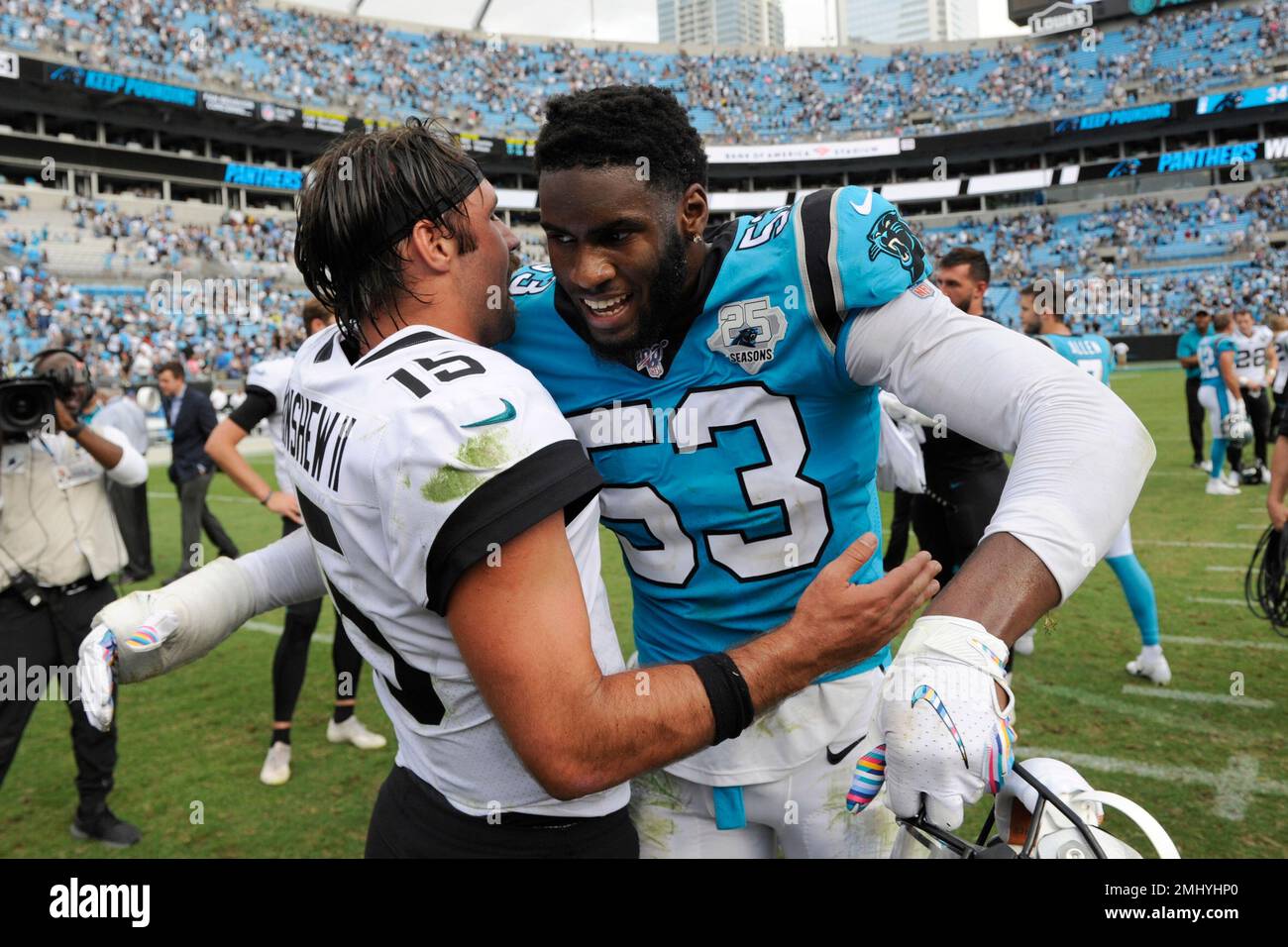 Jacksonville Jaguars quarterback Gardner Minshew (15) and Carolina ...