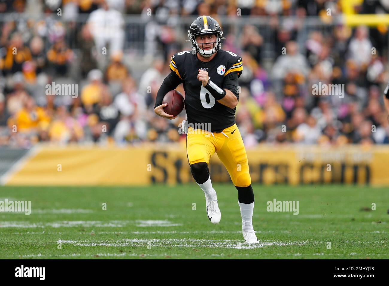 Pittsburgh Steelers backup quarterback Devlin Hodges (6) plays against ...
