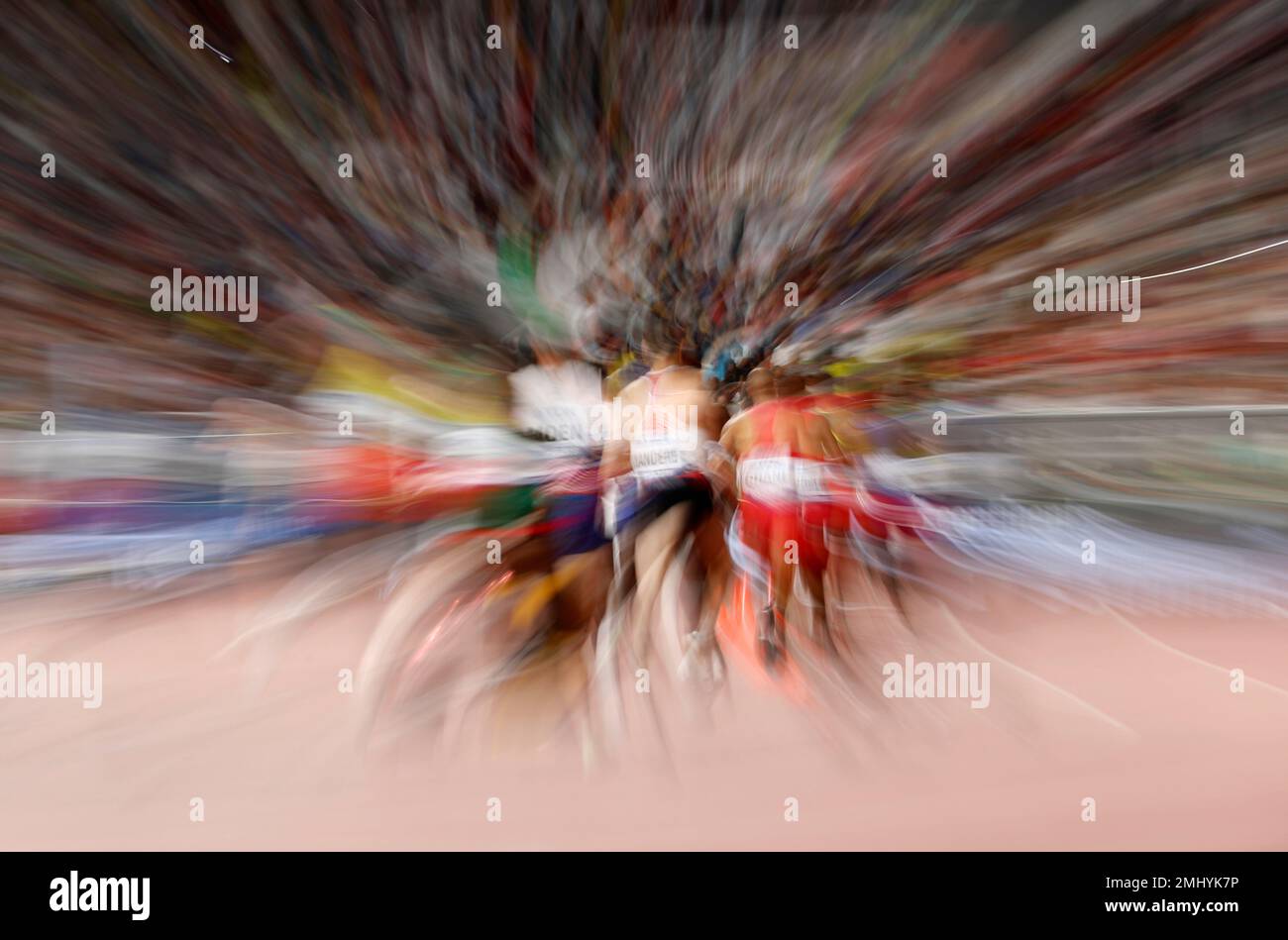 Athletes race in the men's 10,000 meter final at the World Athletics ...