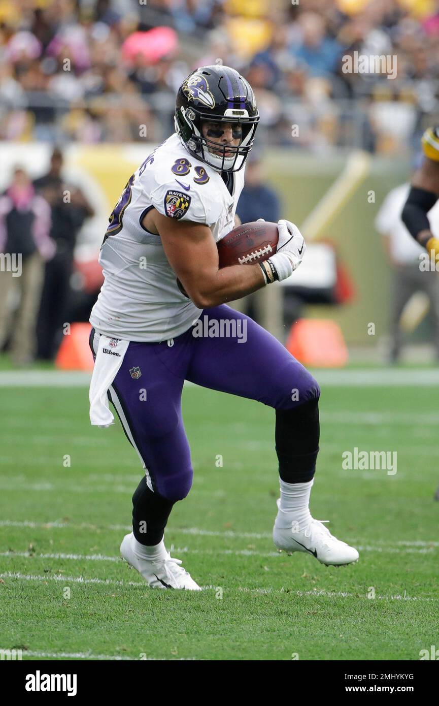 Baltimore Ravens tight end Mark Andrews (89) runs after making a catch ...