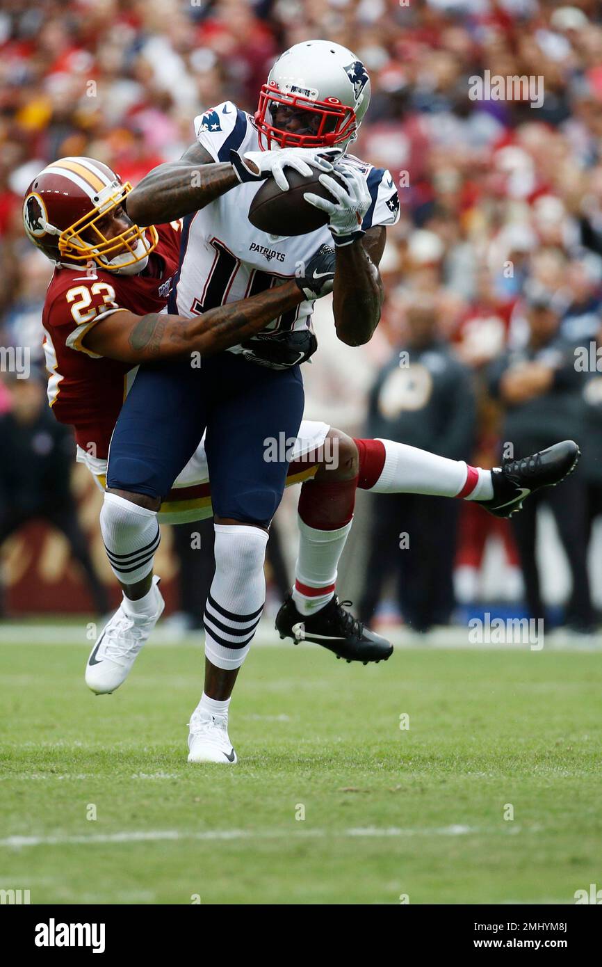 New England Patriots wide receiver Josh Gordon (10) makes the catch ...