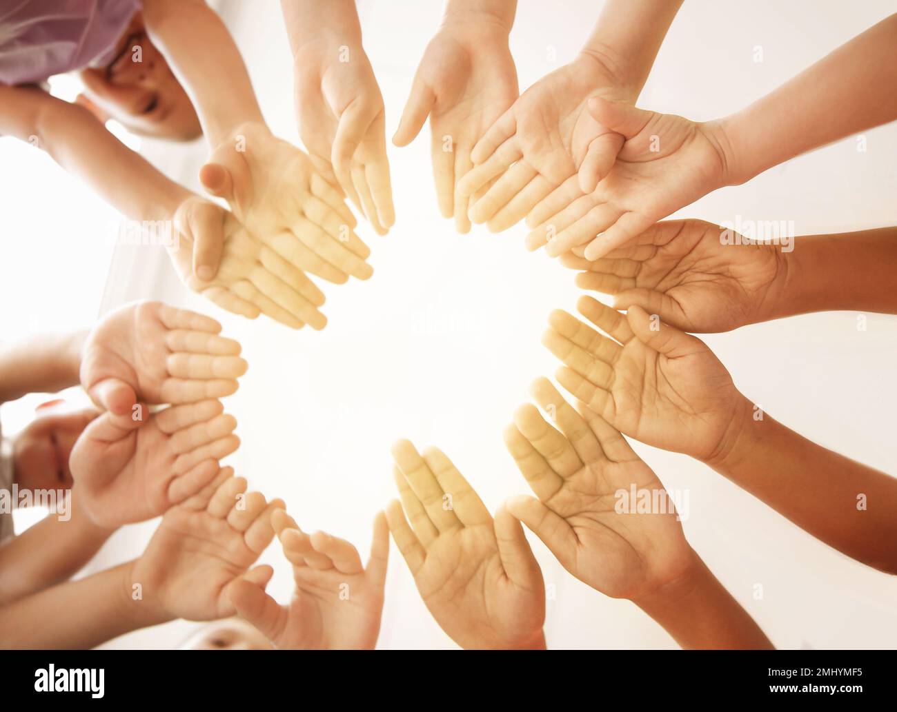 Children team work volunteer hi-res stock photography and images - Alamy