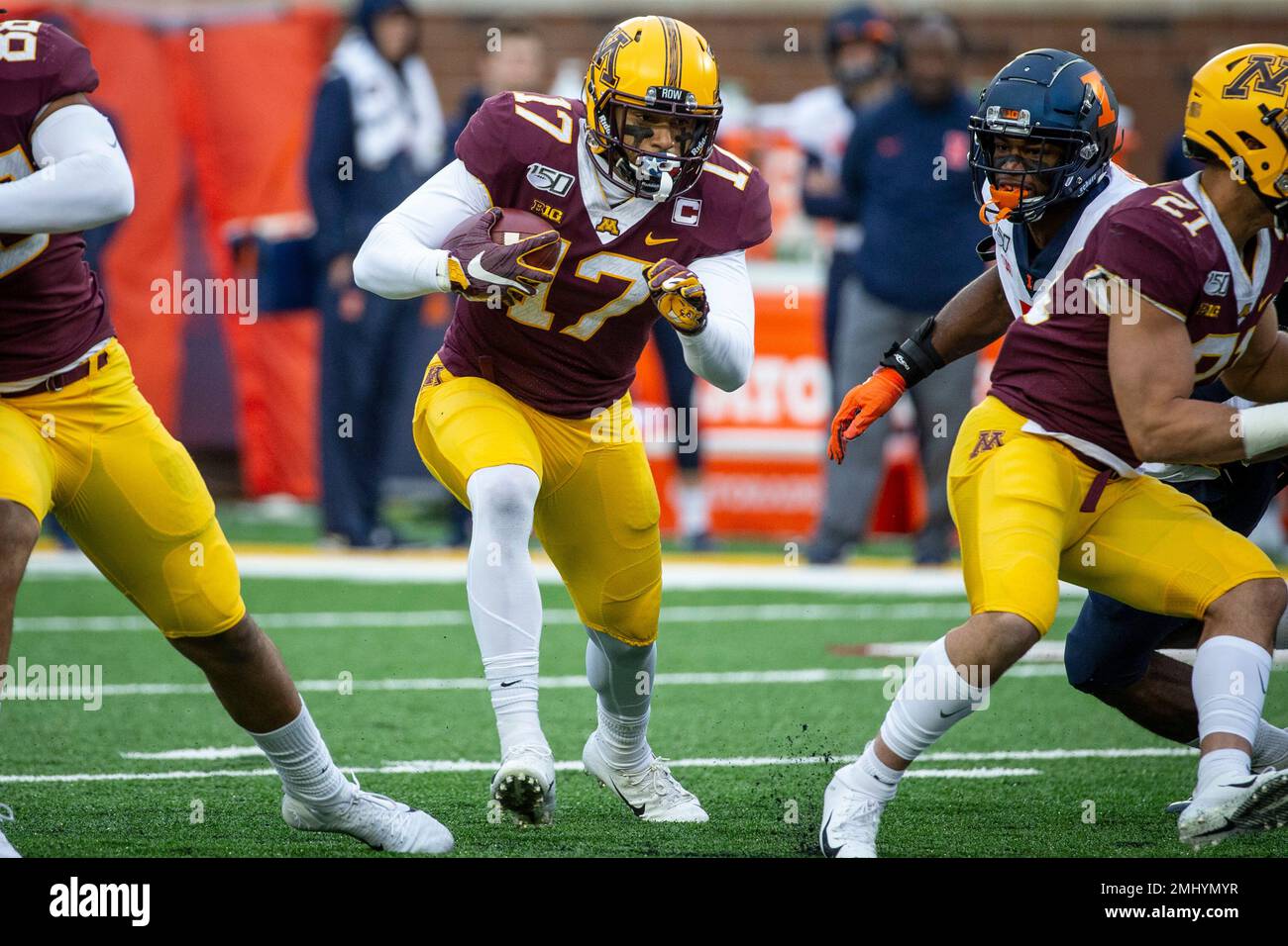 Minnesota wide receiver Seth Green (17) rushes against Illinois in the ...