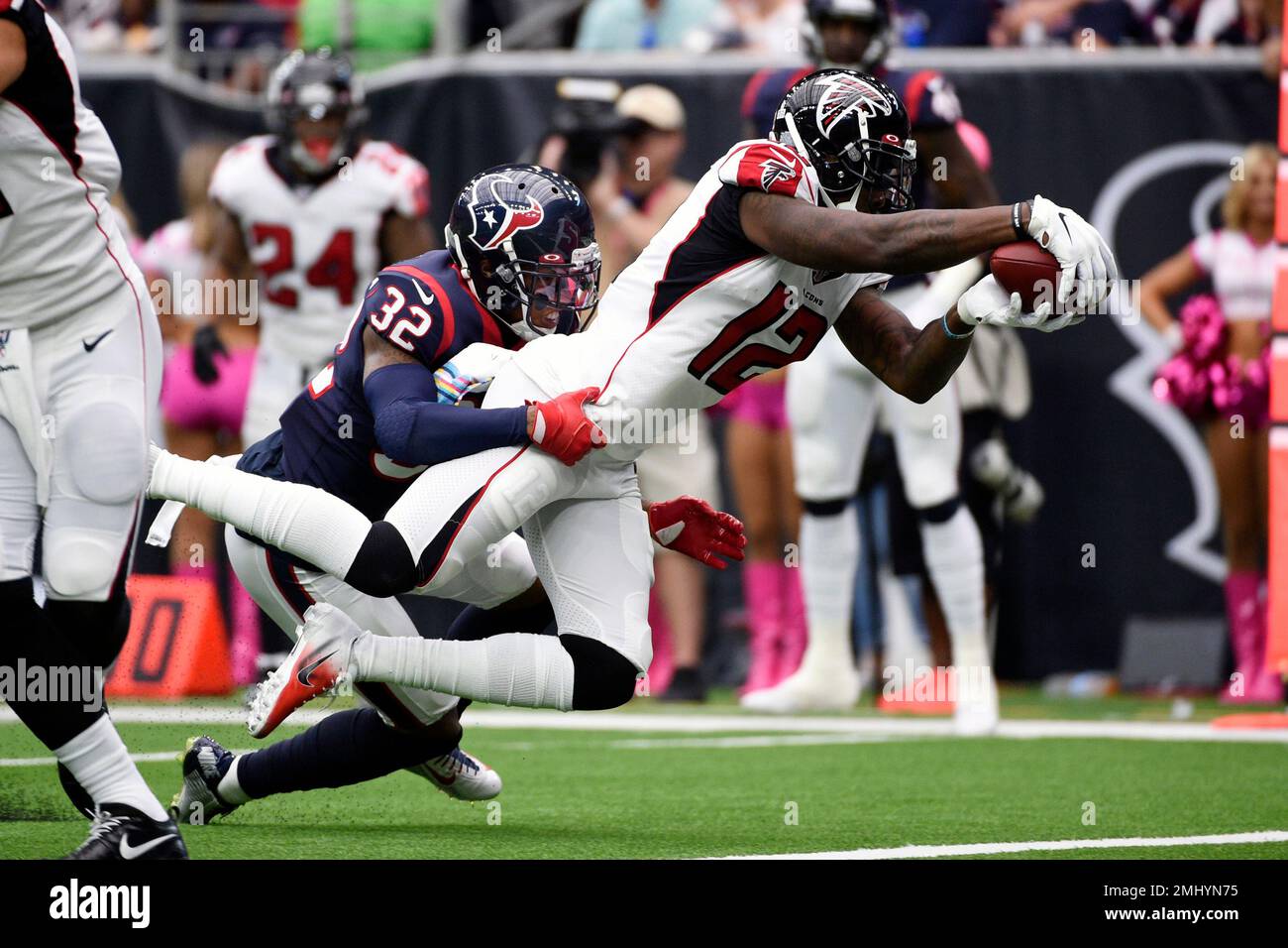 Atlanta Falcons wide receiver Mohamed Sanu (12) scores a touchdown past ...