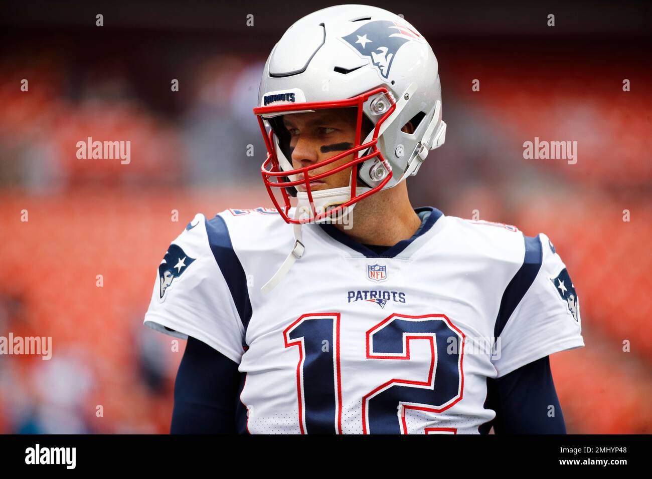 New England Patriots quarterback Tom Brady (12) warms up ahead of an ...