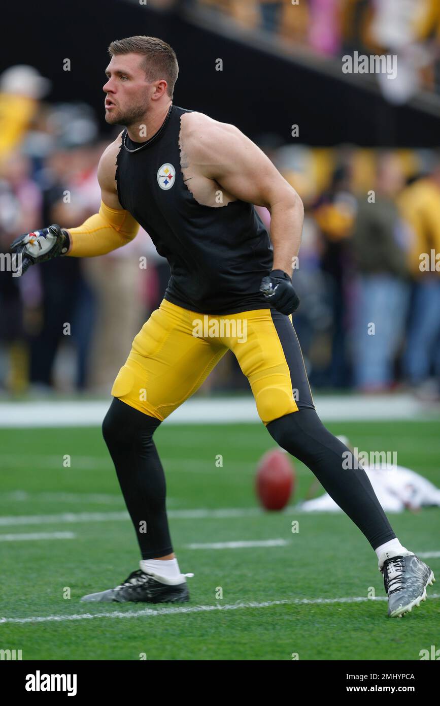 Pittsburgh Steelers outside linebacker T.J. Watt (90) warms up before ...