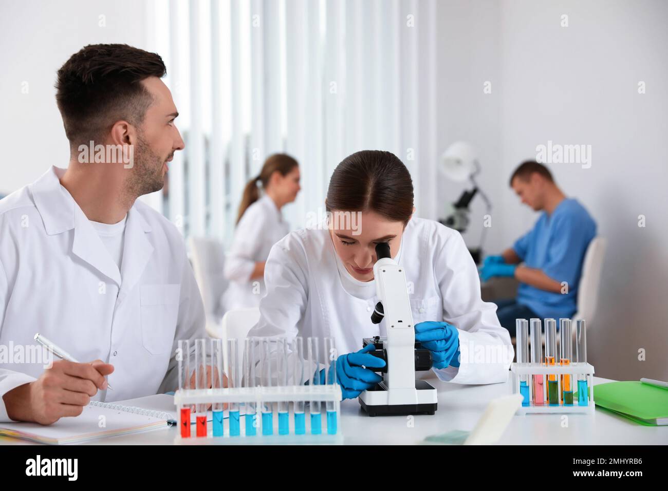 Medical students in laboratory hi-res stock photography and images - Alamy