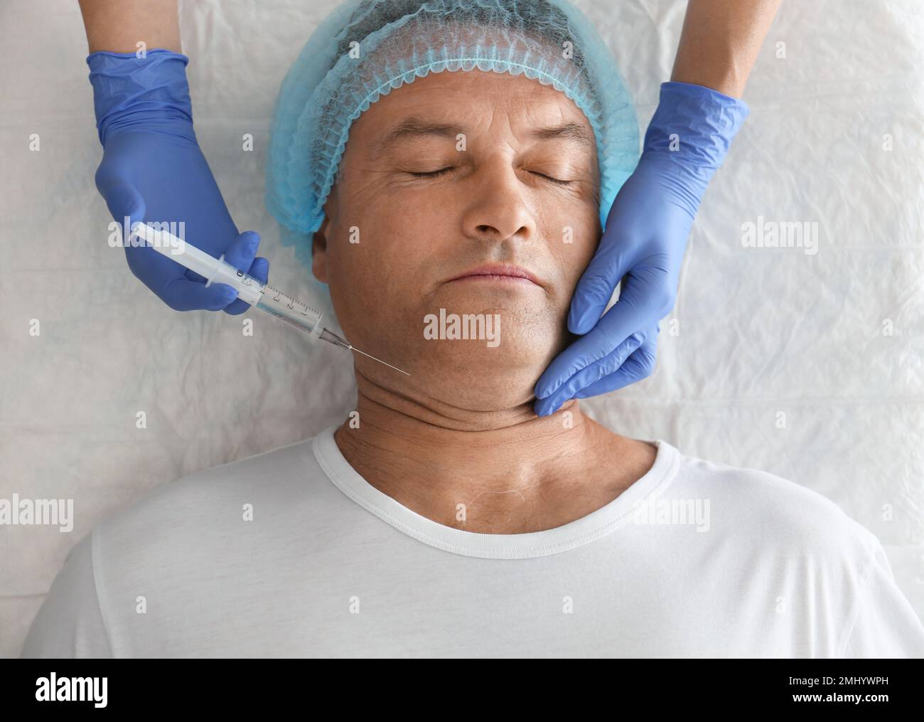 Doctor hands surgery above hi-res stock photography and images - Alamy