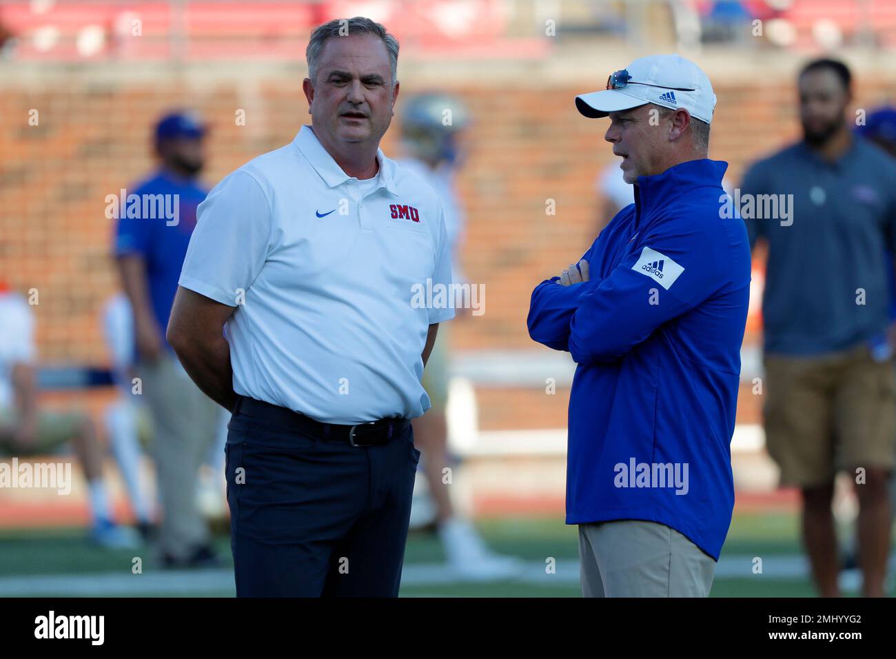 SMU head coach Sonny Dykes, left, talks with Tulsa head coach Philip ...