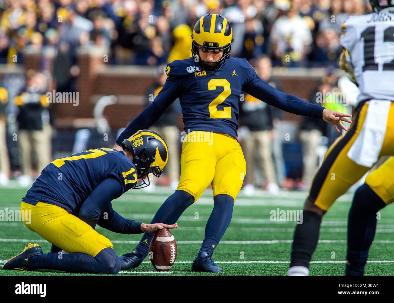 Michigan kicker Jake Moody (2) makes a 28-yard field goal in the first ...