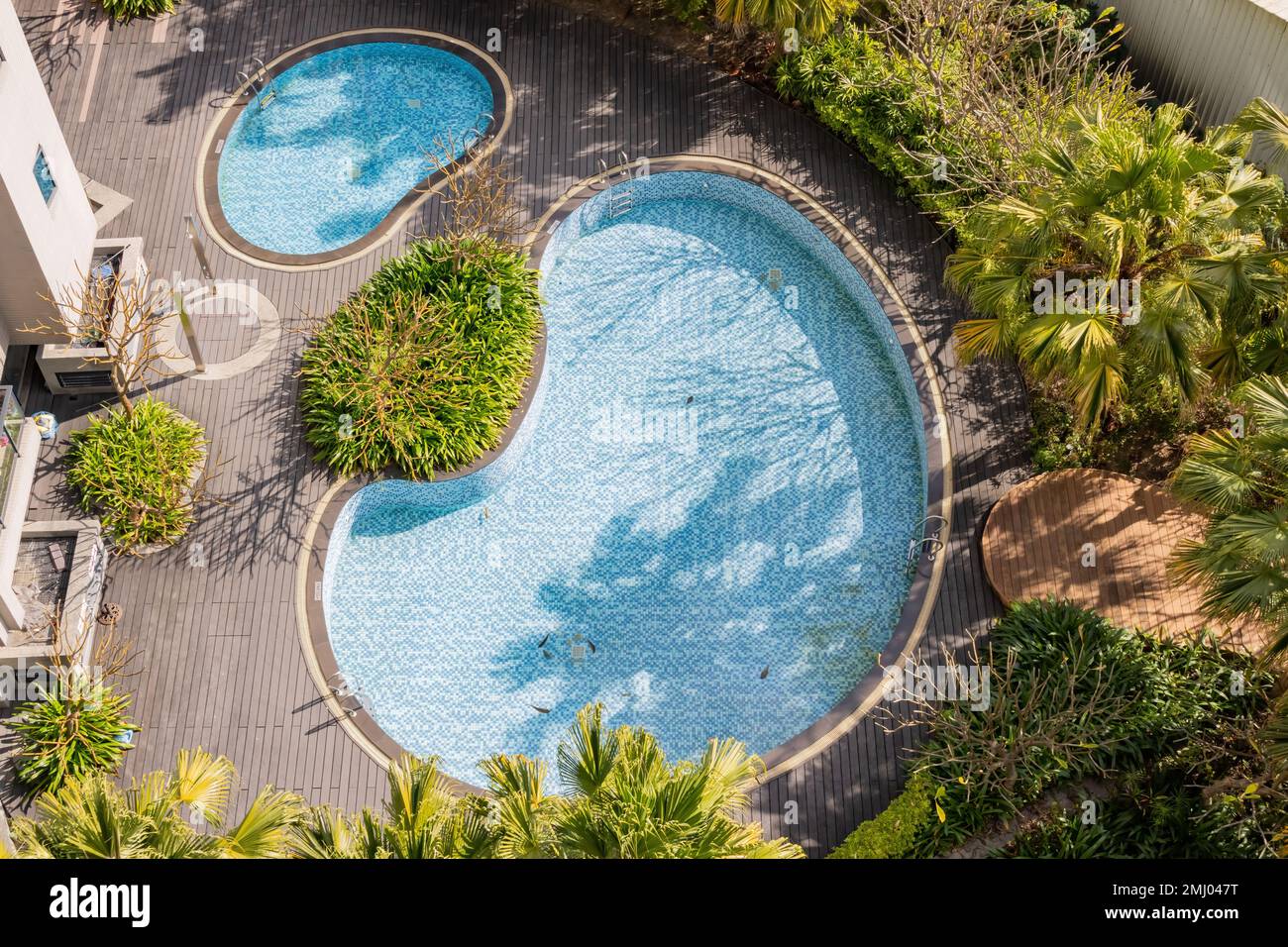 Modern swimming pool hi-res stock photography and images - Alamy