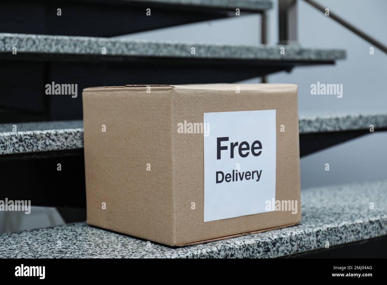 Free home delivery label hi-res stock photography and images - Alamy