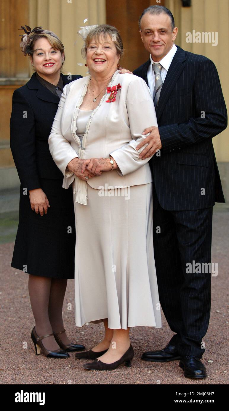 Actor sylvia syms hi-res stock photography and images - Alamy