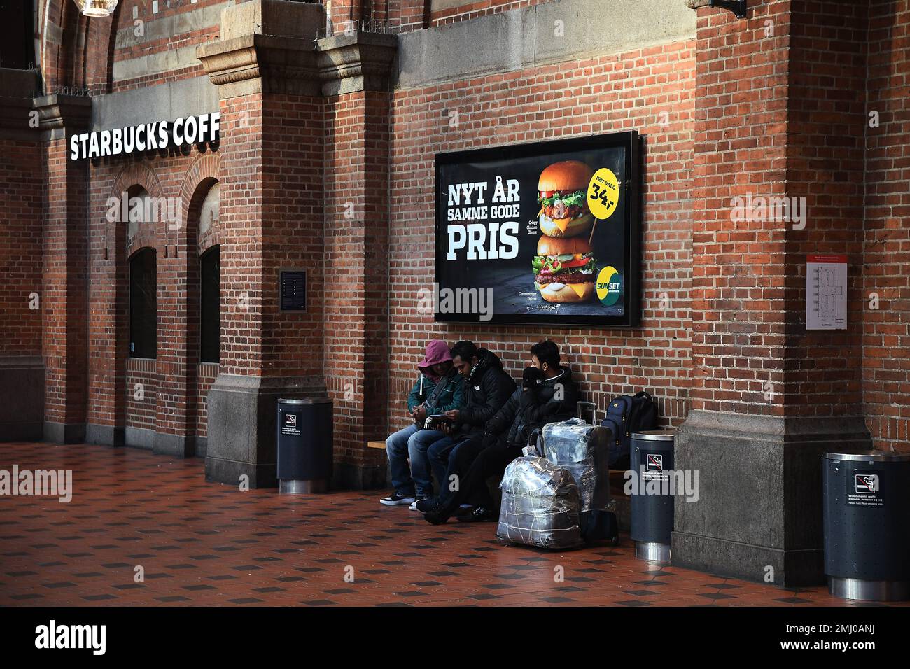 Starbucks caoffee hi-res stock photography and images - Alamy