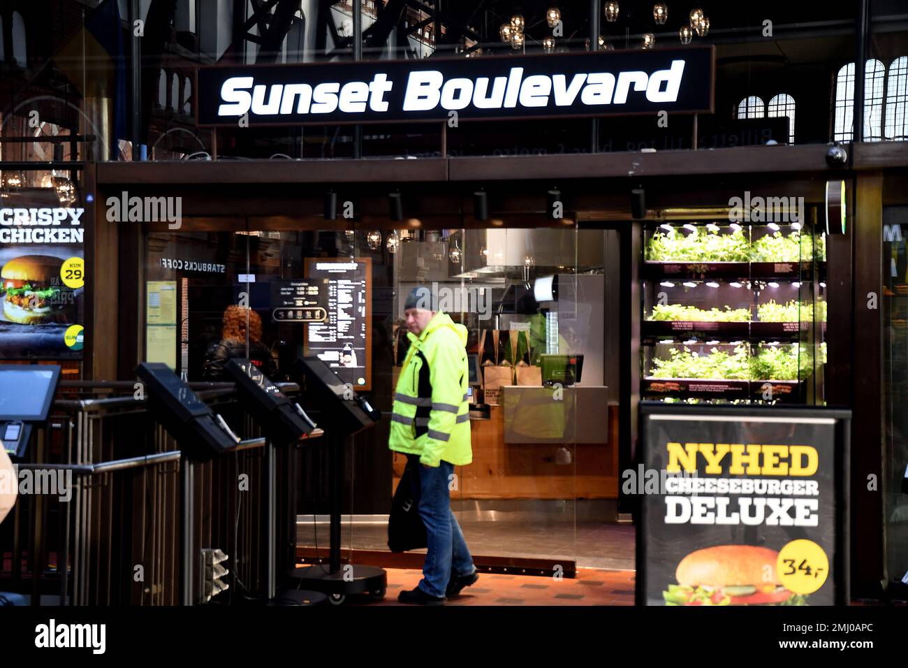 Americna food chain hi-res stock photography and images - Alamy