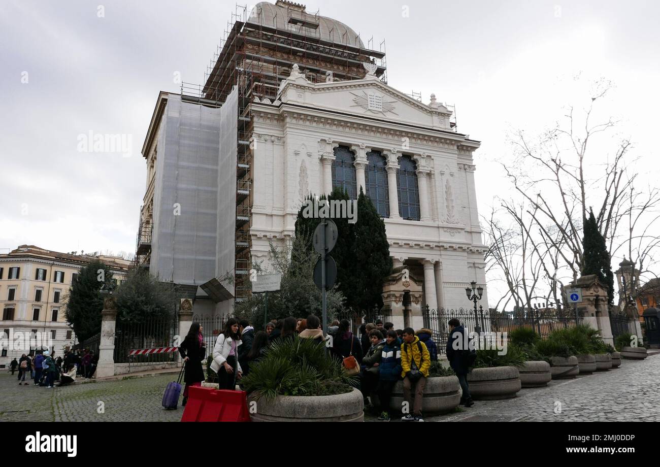 Rome, Italy. 27th Jan, 2023. Students visit the Synagogue in the Jewish ...