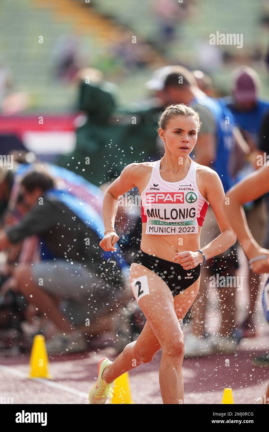 Elizabeth Bird participating in the 3000m steeplechase of the European ...