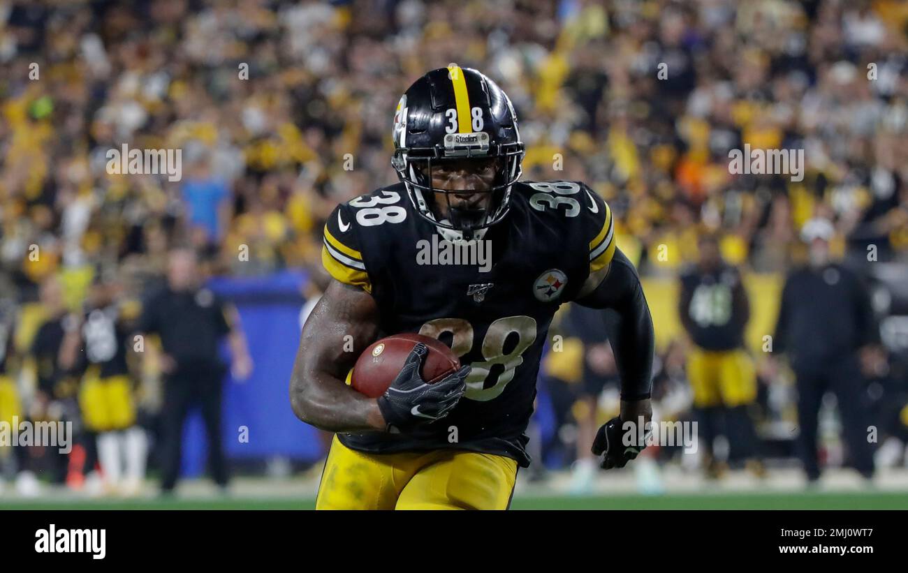 Pittsburgh Steelers running back Jaylen Samuels (38) scores on a two ...