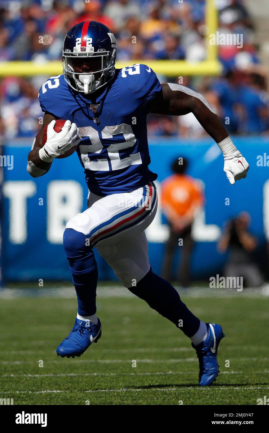 New York Giants running back Wayne Gallman (22) runs the ball against ...