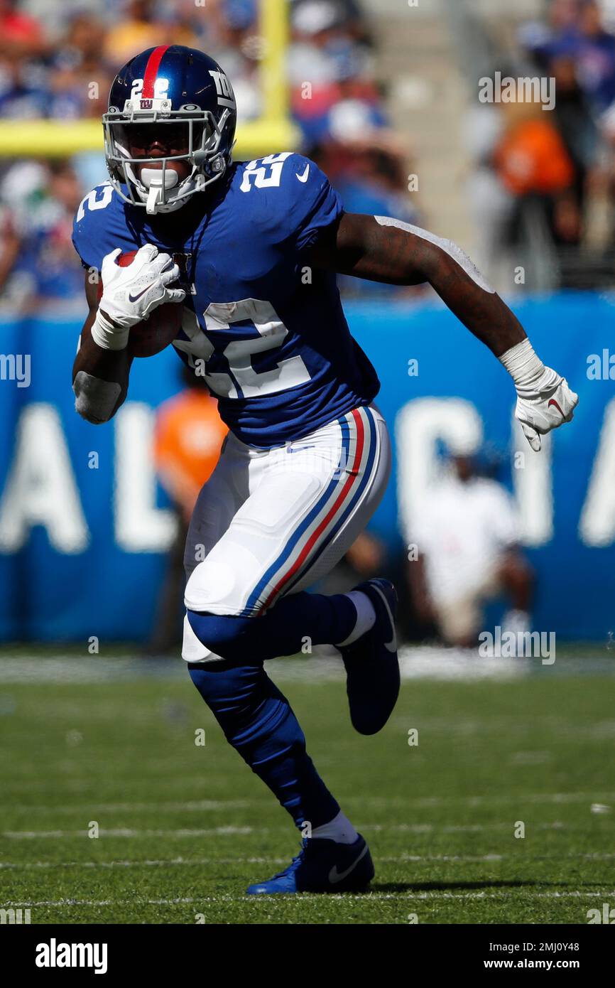 New York Giants running back Wayne Gallman (22) runs the ball against ...