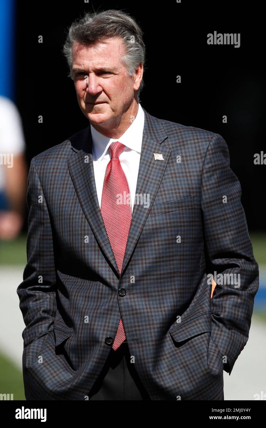 Washington Redskins General Manager Bruce Allen walks the sidelines ...
