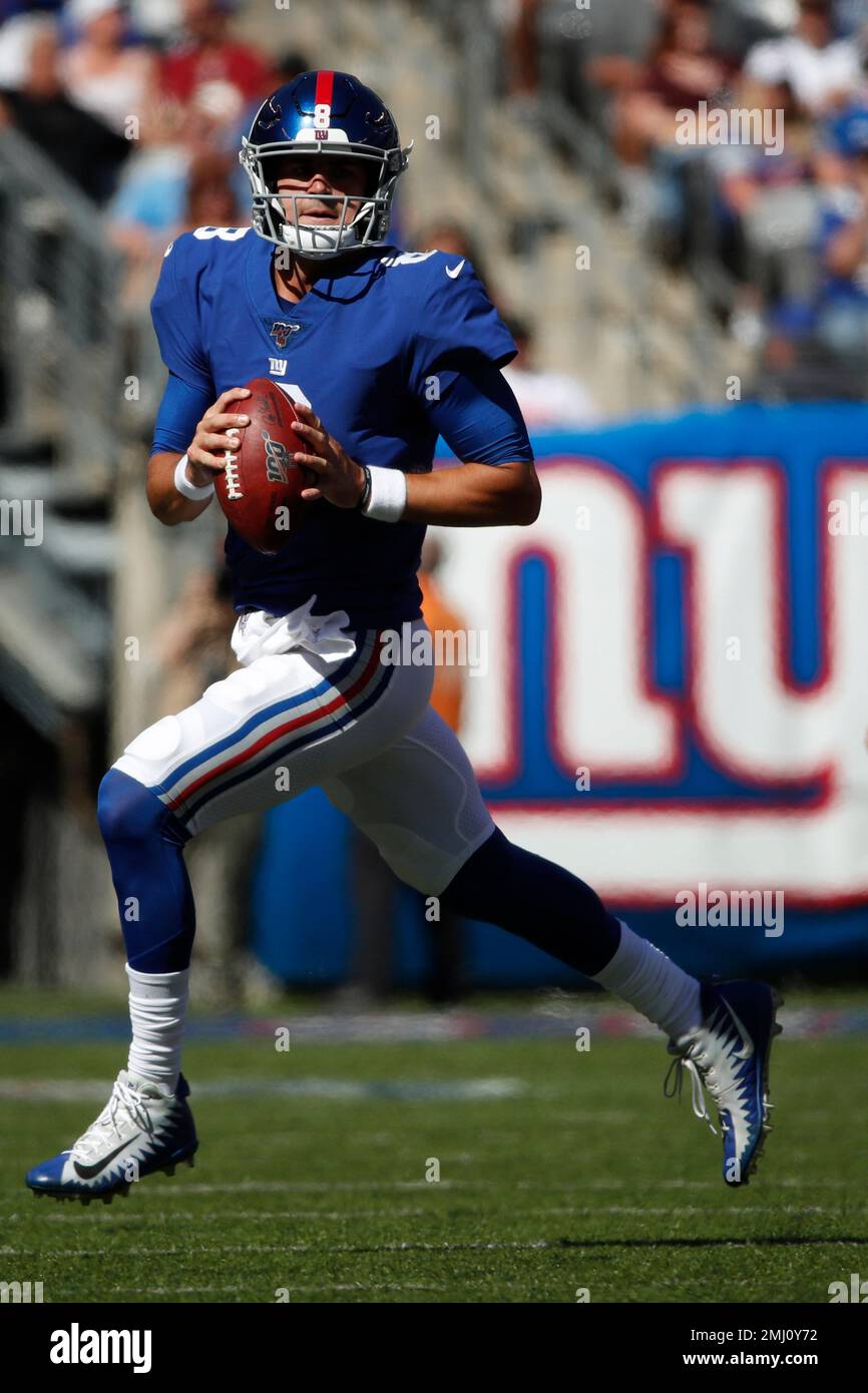 New York Giants quarterback Daniel Jones (8) looks to throw a pass ...