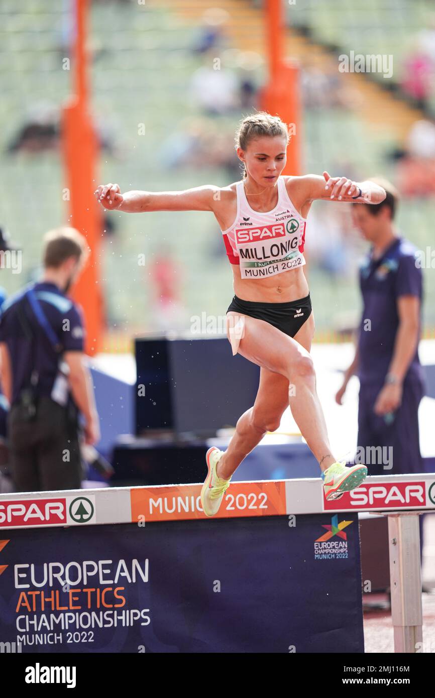 Elizabeth Bird participating in the 3000m steeplechase of the European ...