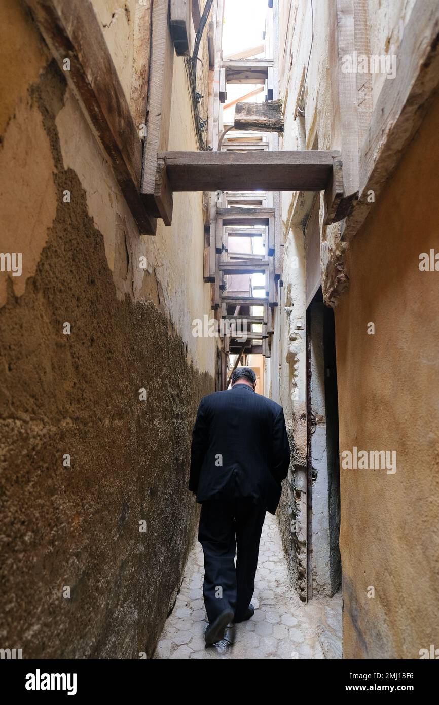 Alley fez man hi-res stock photography and images - Alamy