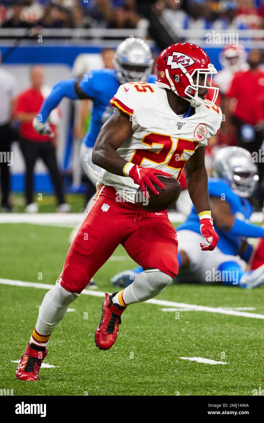 Kansas City Chiefs running back LeSean McCoy (25) rushes during an NFL ...