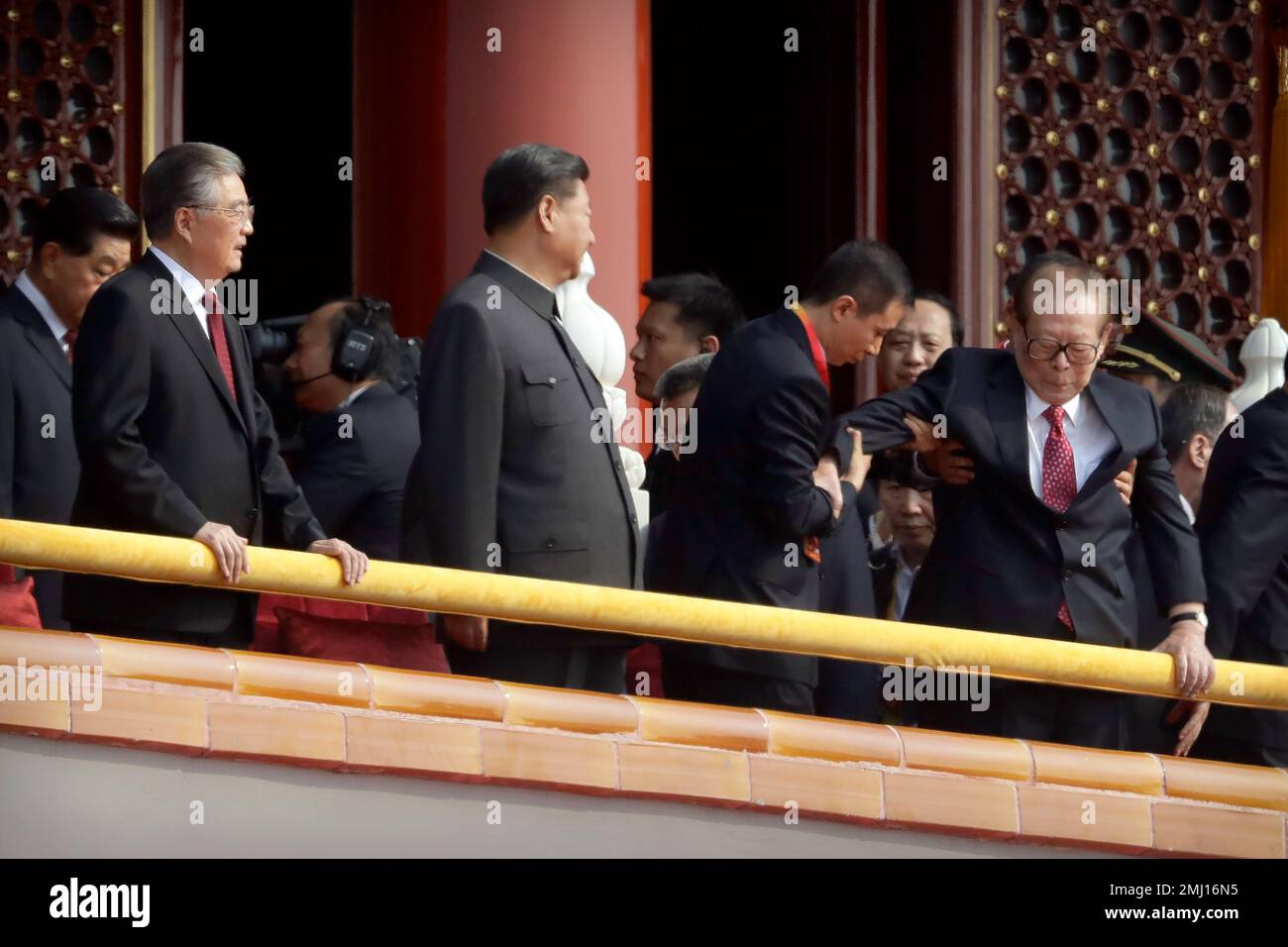 Chinese President Xi Jinping, center, and former president Hu Jintao ...
