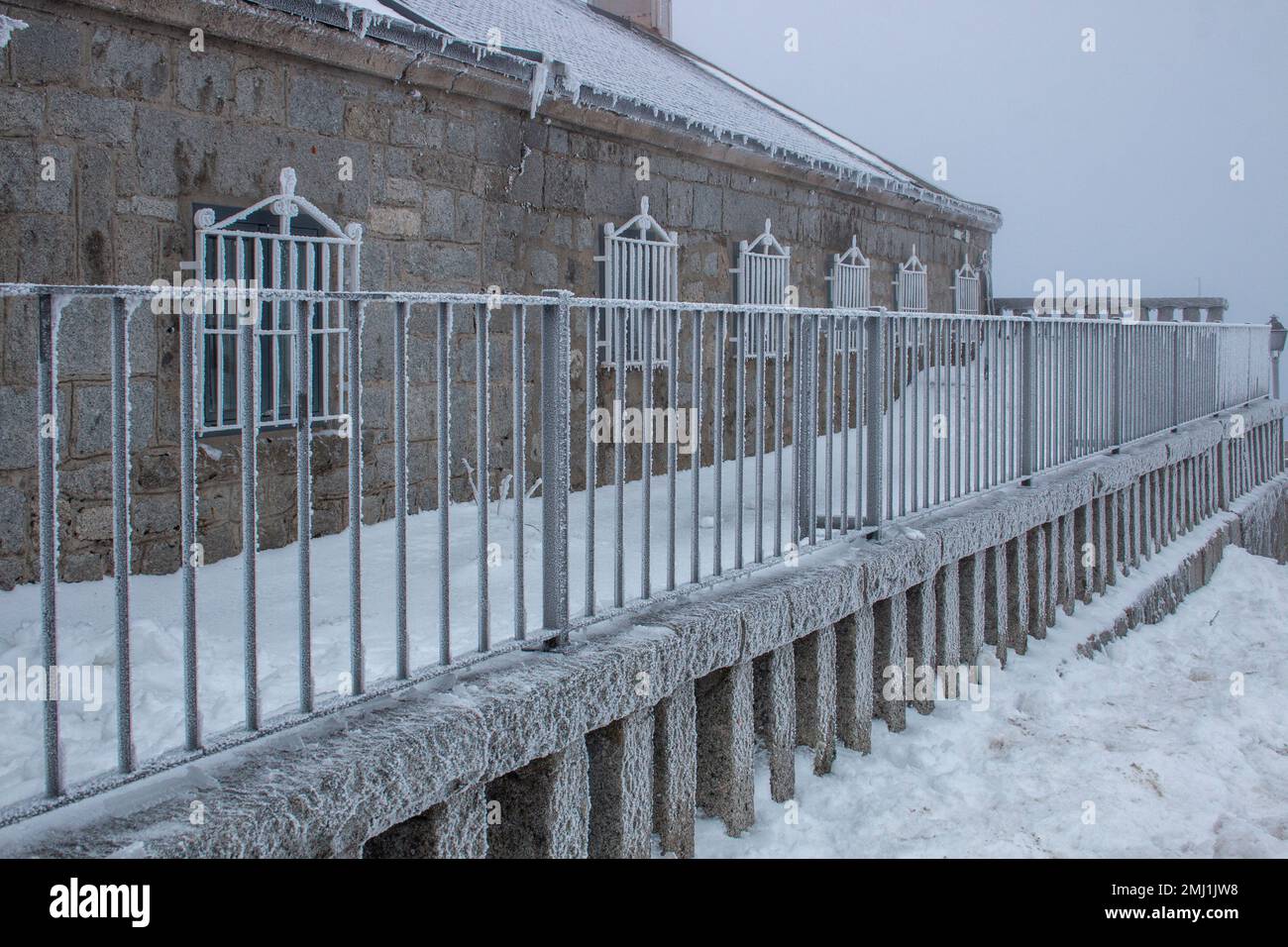 Frozen windows hi-res stock photography and images - Alamy