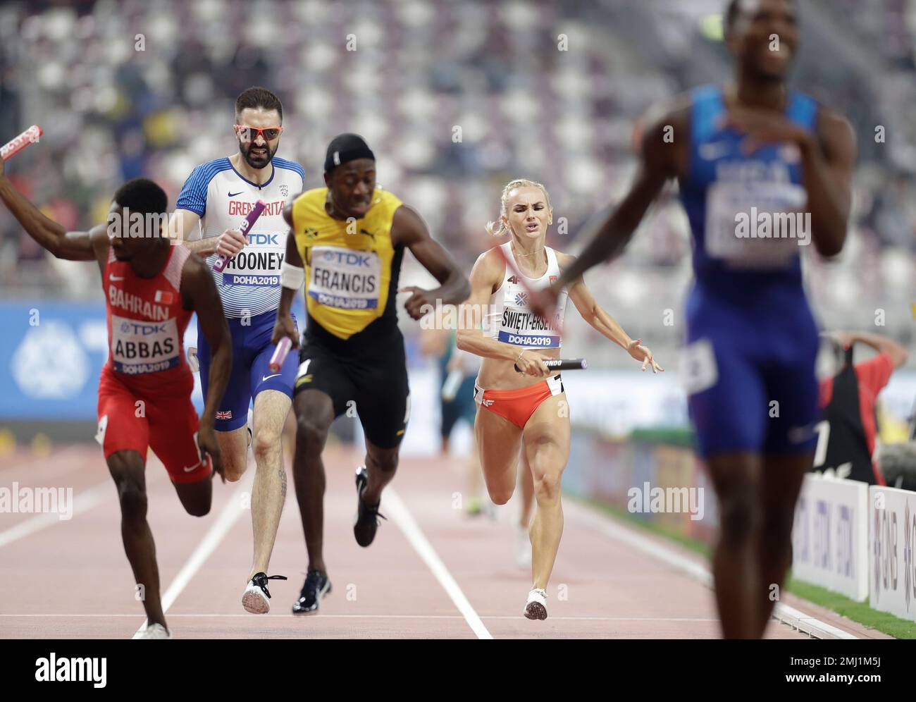 Poland's Justyna Swiety-Ersetic, second right, runs the last leg in the ...