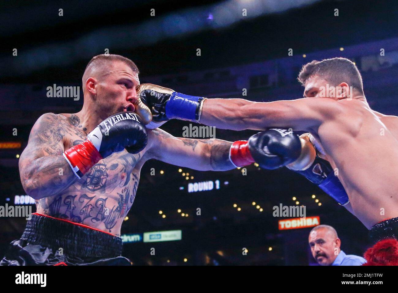 Joey Spencer fights against Travis Gambardella during the Super ...