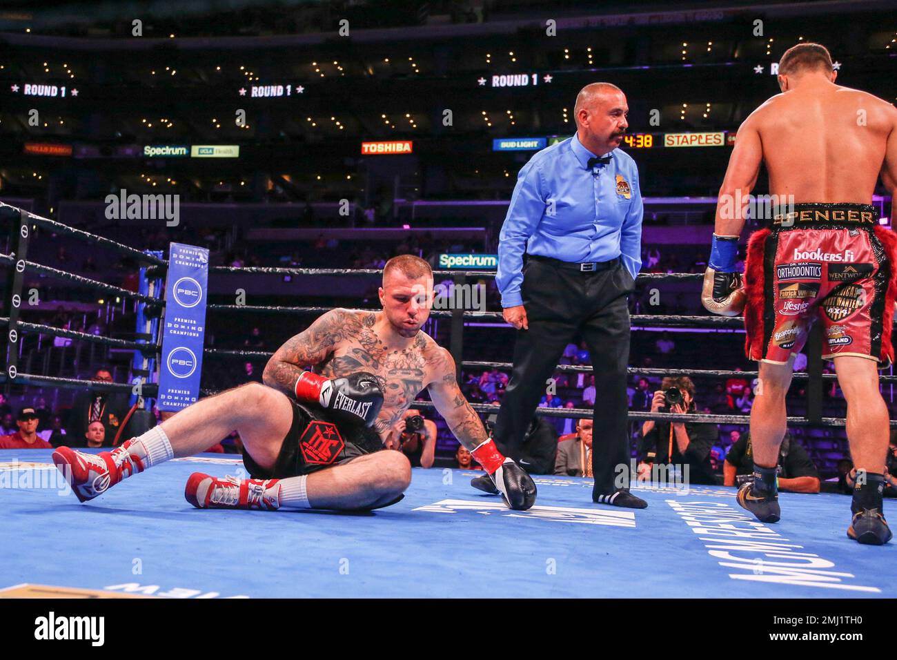 Joey Spencer fights against Travis Gambardella during the Super ...