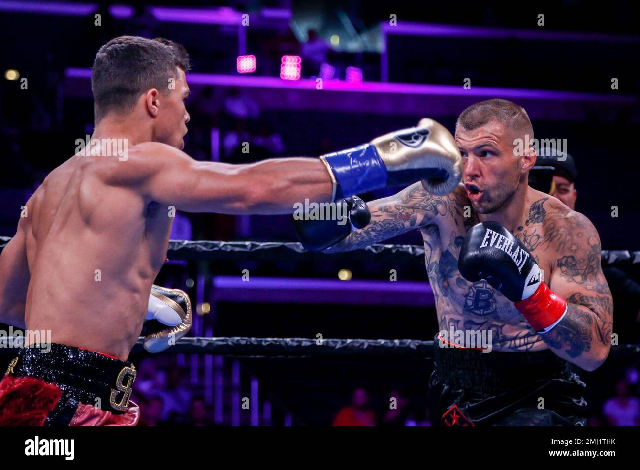 Joey Spencer fights against Travis Gambardella during the Super ...