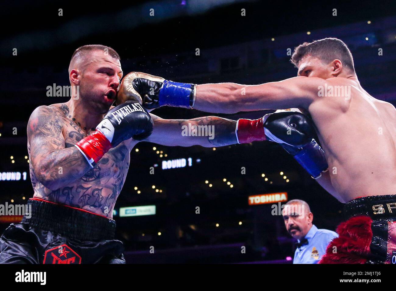 Joey Spencer fights against Travis Gambardella during the Super ...