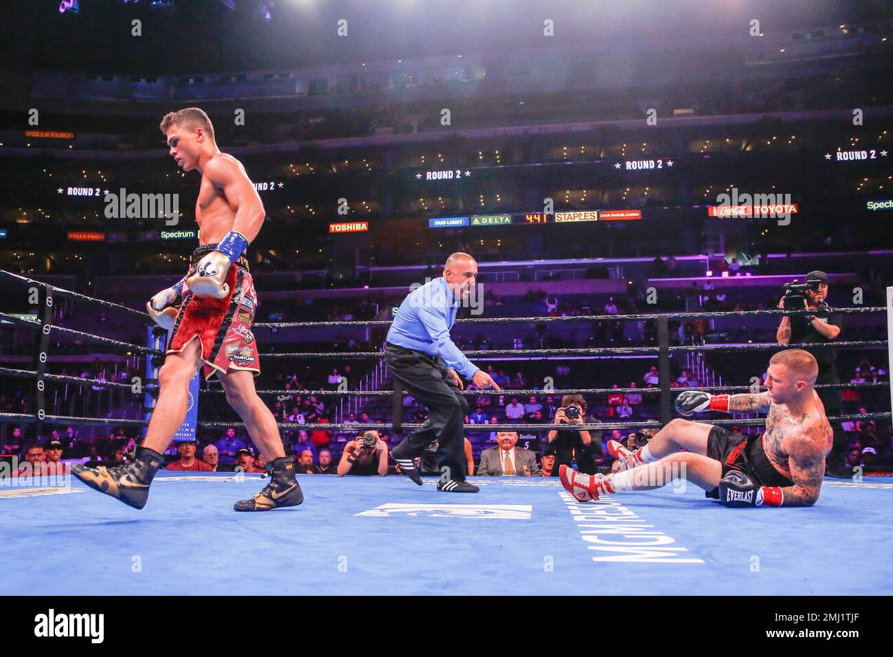 Joey Spencer fights against Travis Gambardella during the Super ...