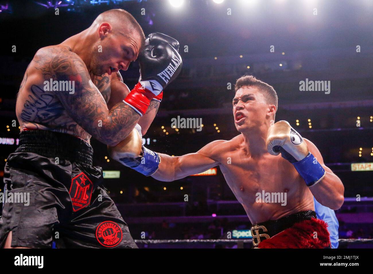 Joey Spencer fights against Travis Gambardella during the Super ...