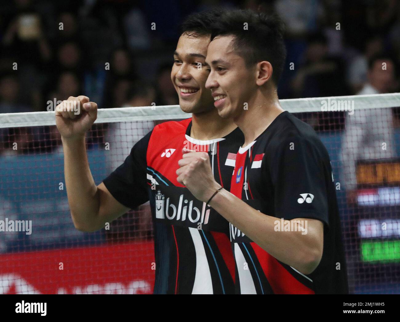 Indonesia's Muhammad Rian Ardianto and Fajar Alfian, right, pose after ...