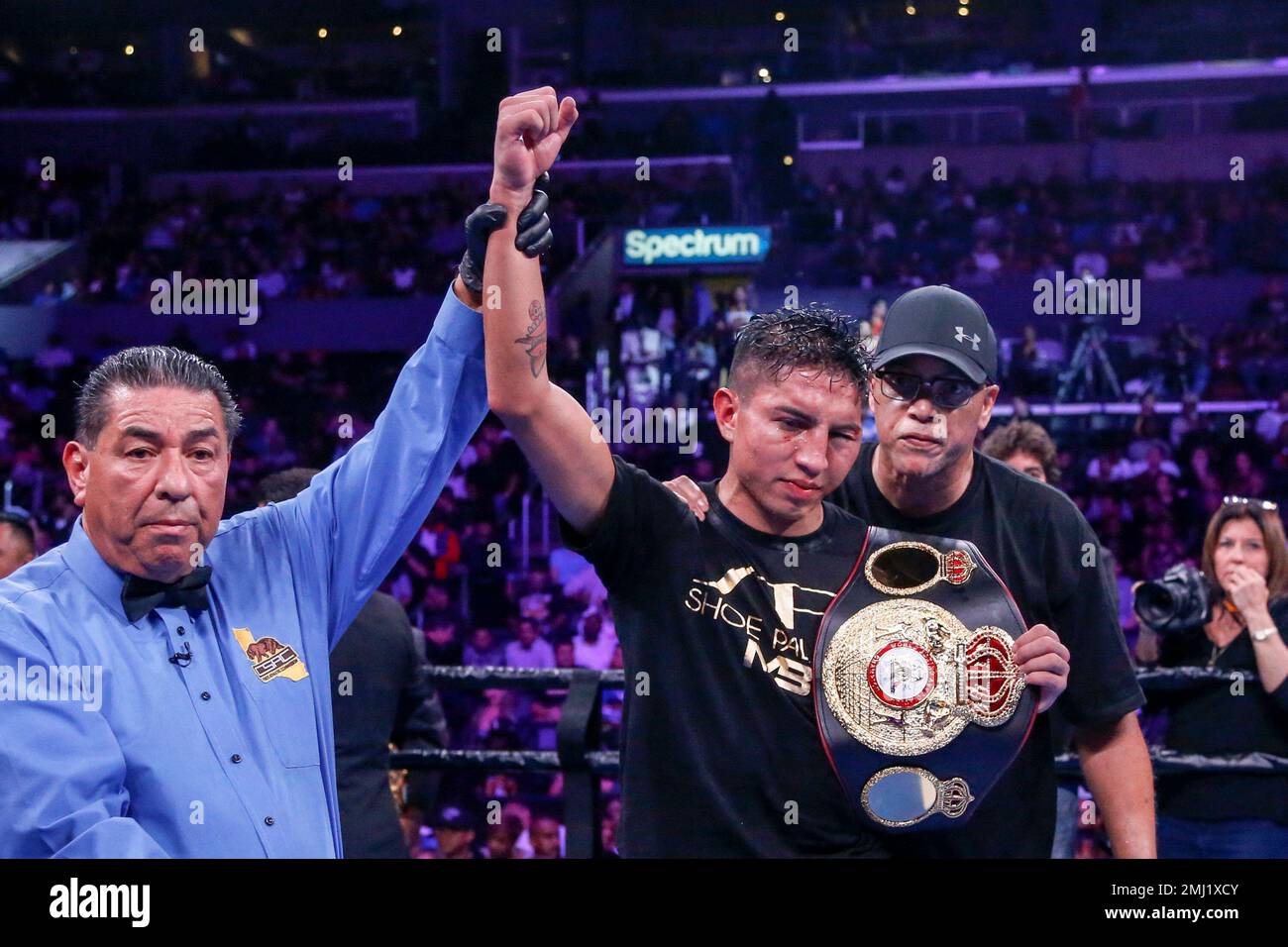 Mario Barrios, center, celebrates after his victory over Batyr Akhmedov ...