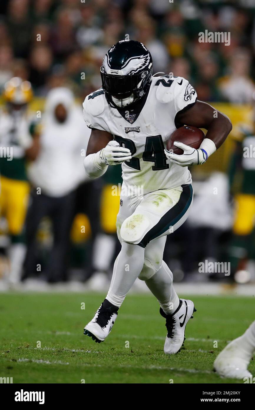 Philadelphia Eagles running back Jordan Howard (24) runs the ball ...