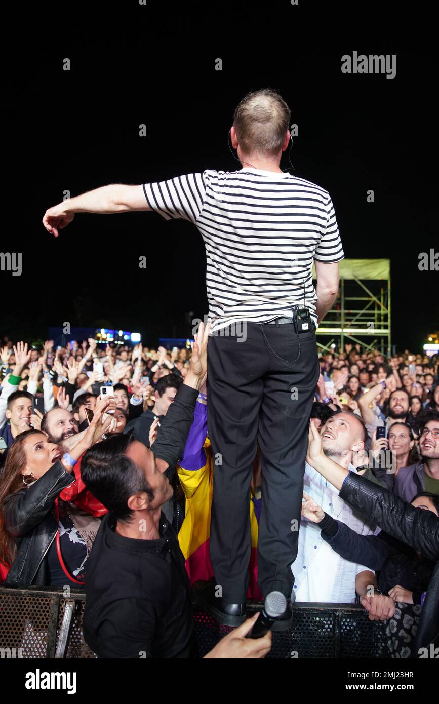 ISTANBUL, TURKIYE - SEPTEMBER 24, 2022: Belle and Sebastian Concert in Cheerz Festival Stock ...
