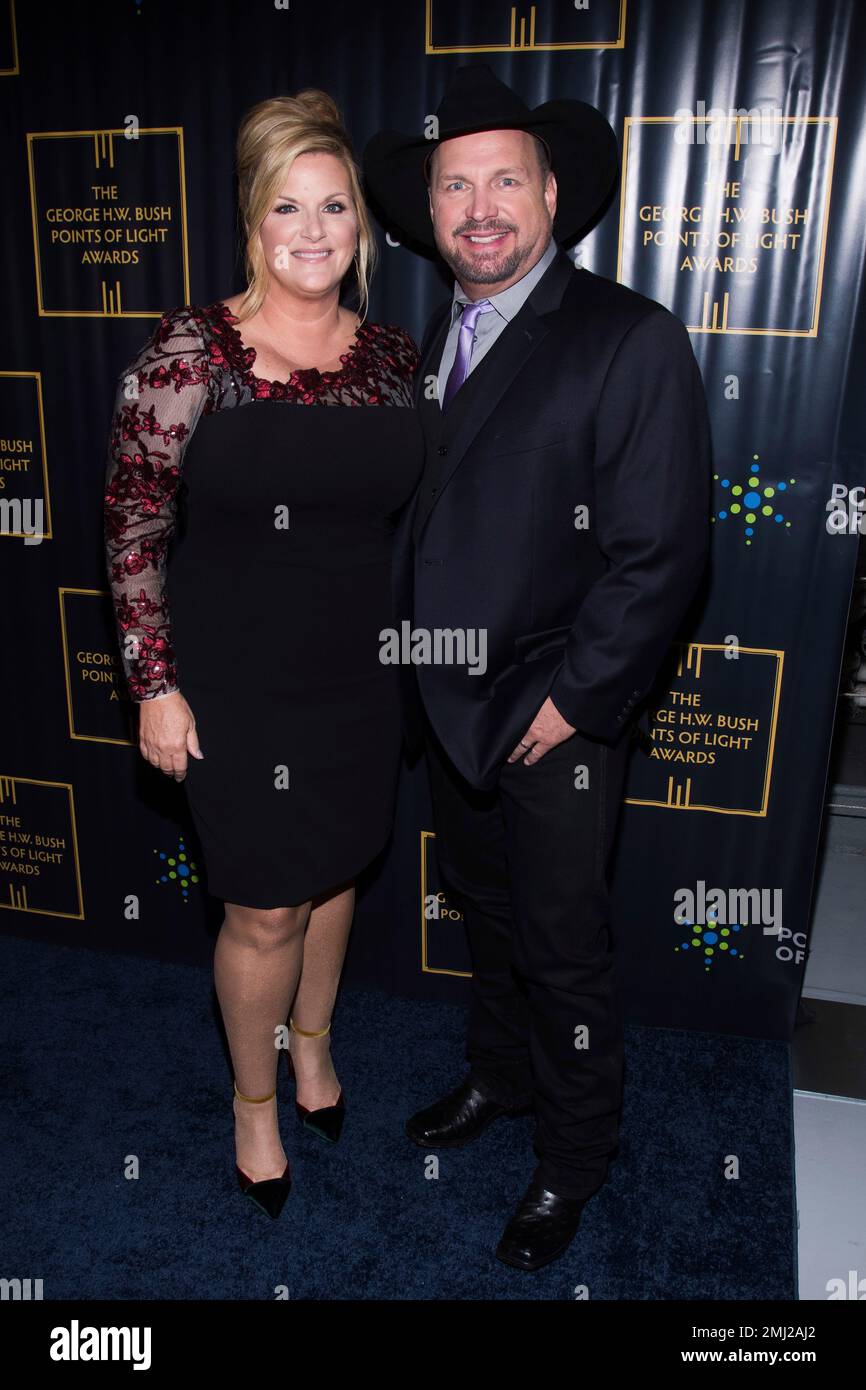 Trisha Yearwood and Garth Brooks attend the George H.W. Bush Points of ...