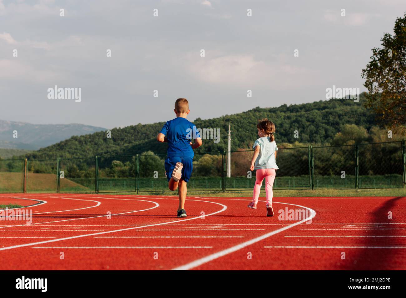 Two children run track hi-res stock photography and images - Alamy