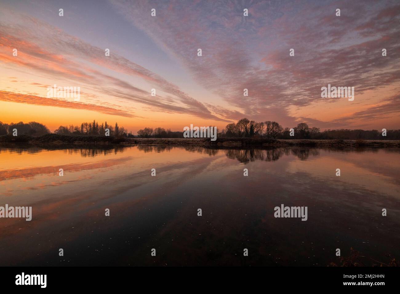 Sunrise reflections on the River Trent at Colwick Park, Nottingham ...