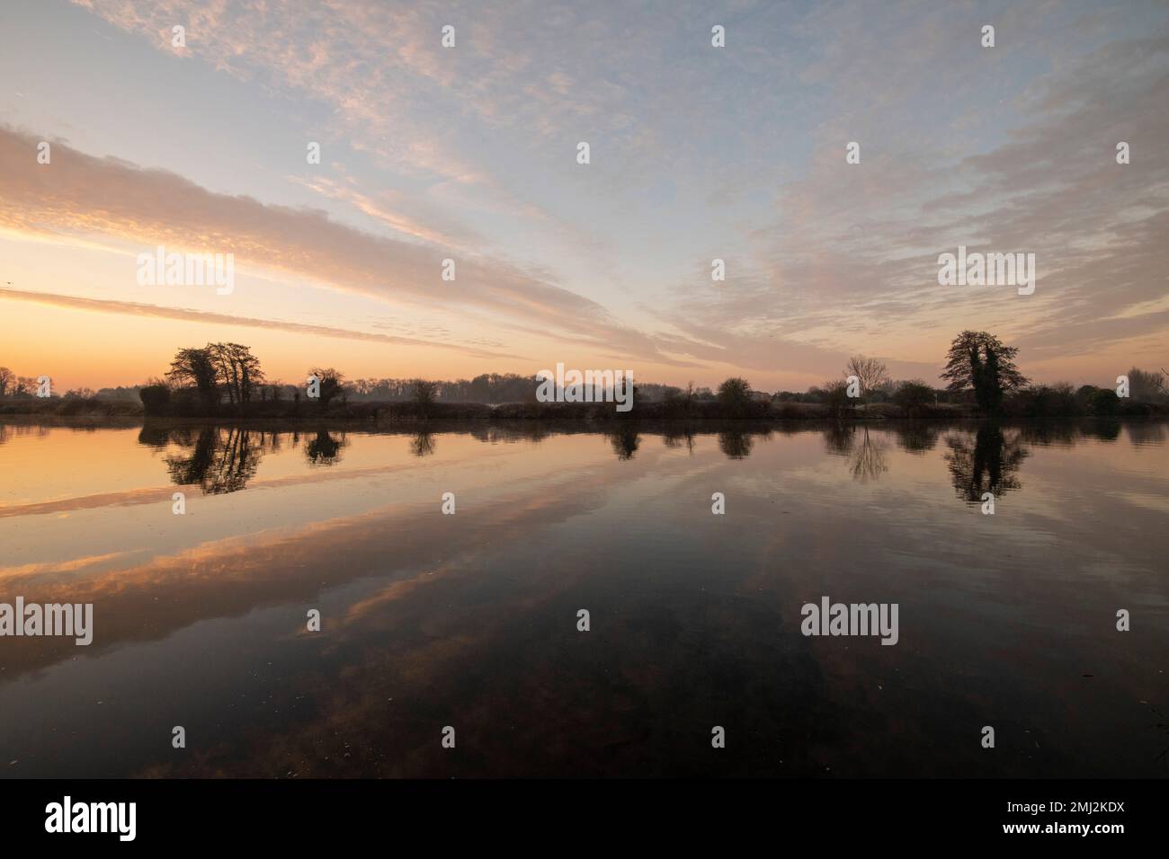 Sunrise reflections on the River Trent at Colwick Park, Nottingham ...