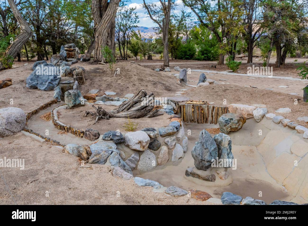 Block 12 mess hall Japanese garden, Manzanar National Historic Site ...