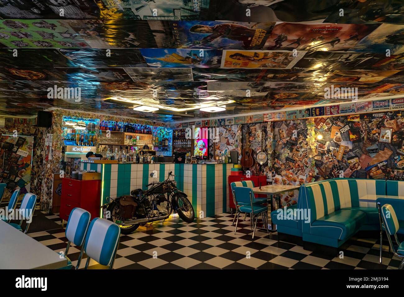 04.11.2022 - Fussen,Germany : retro american style restaurant burger ...