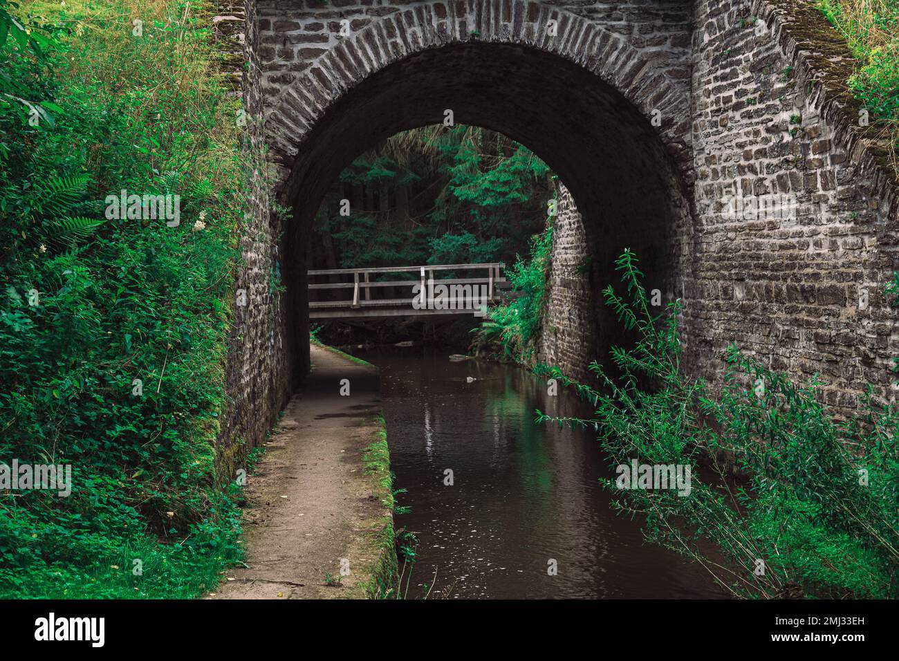 Pedestrian stone bridge hi-res stock photography and images - Alamy