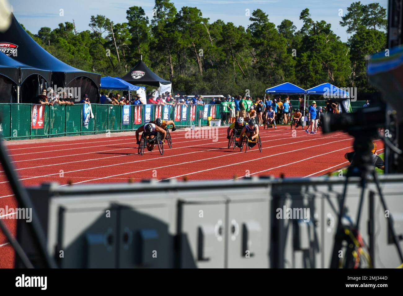 Athletes race in the 100 meter dash during the 2022 DoD Warrior Games ...